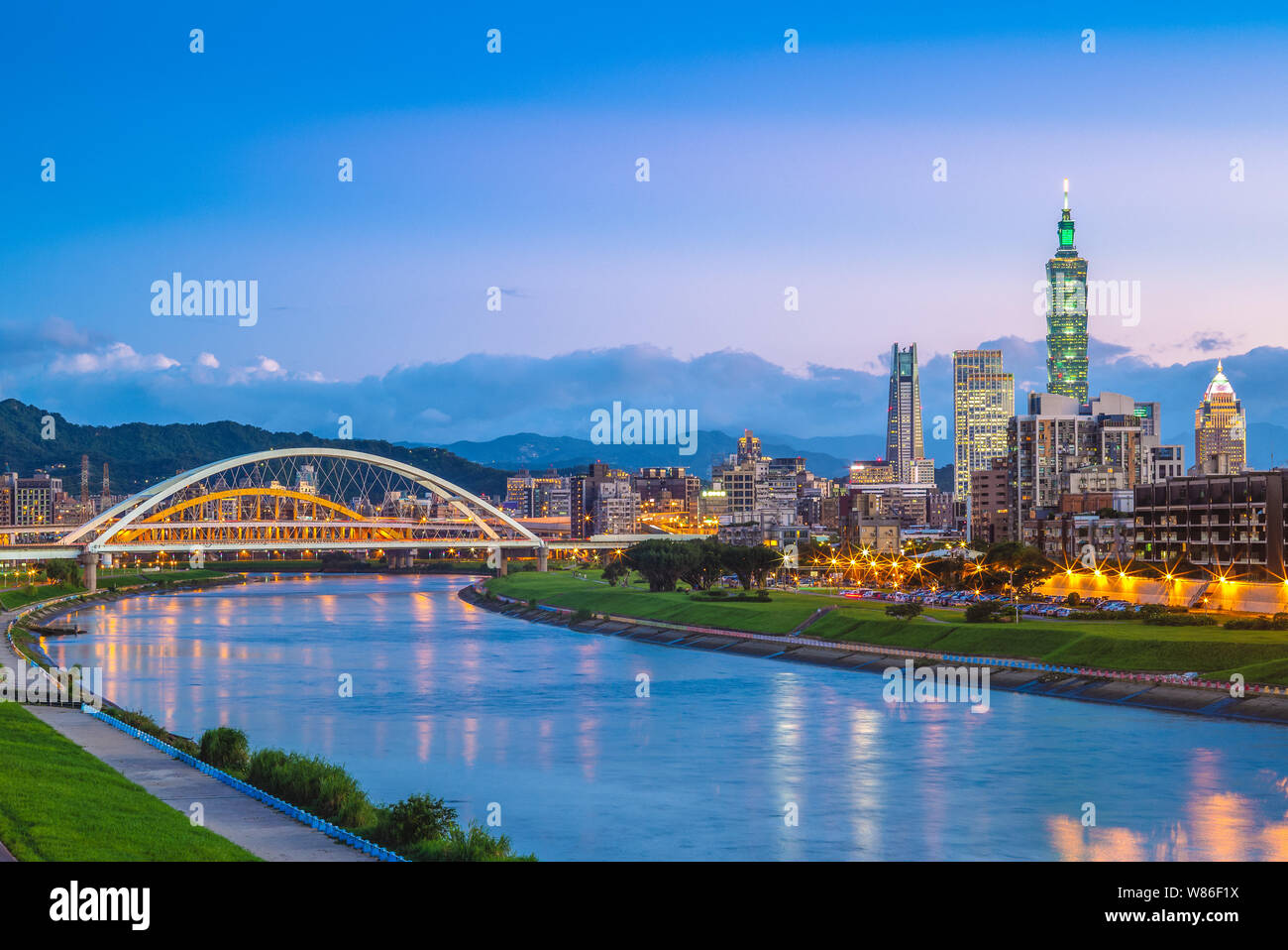 Taipei taiwan city skyline hi-res stock photography and images - Alamy