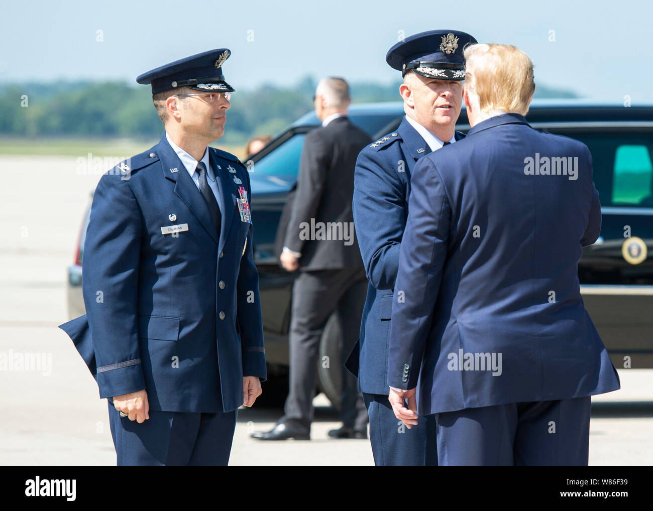 President Donald J. Trump shakes hands with Lt. Gen. Robert McMurry, Jr ...