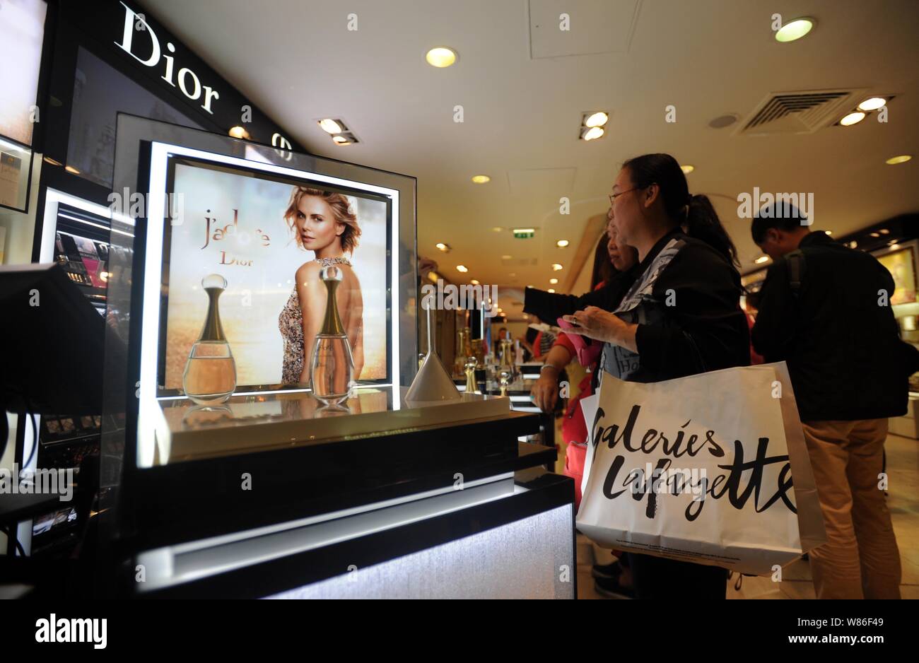 Dior cosmetics store hi-res stock photography and images - Alamy