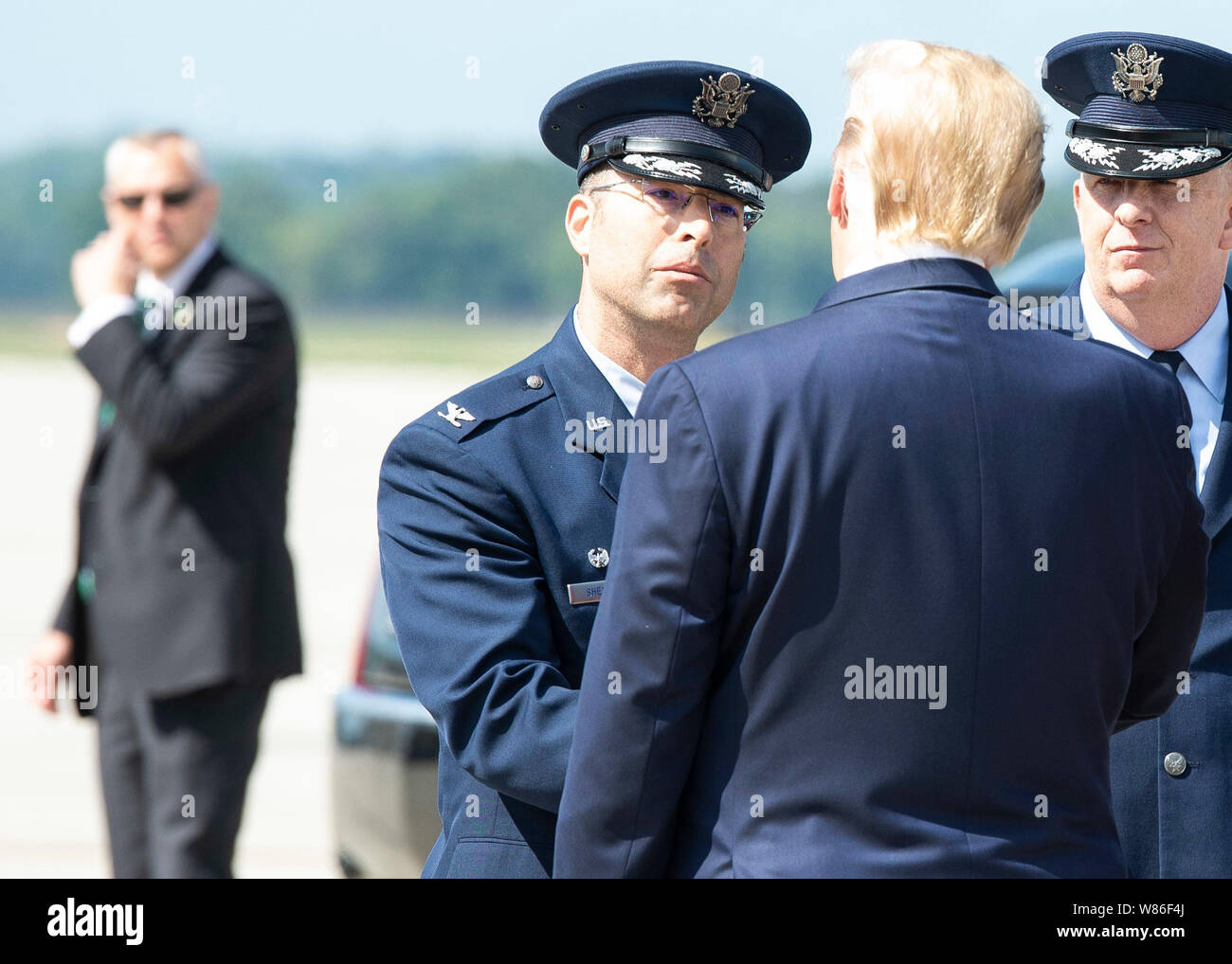 President Donald J. Trump shakes hands with Col. Thomas Sherman, 88th ...