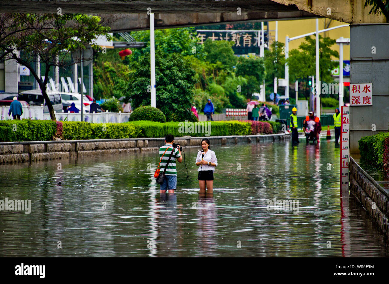Reporters In The Rain High Resolution Stock Photography and Images - Alamy