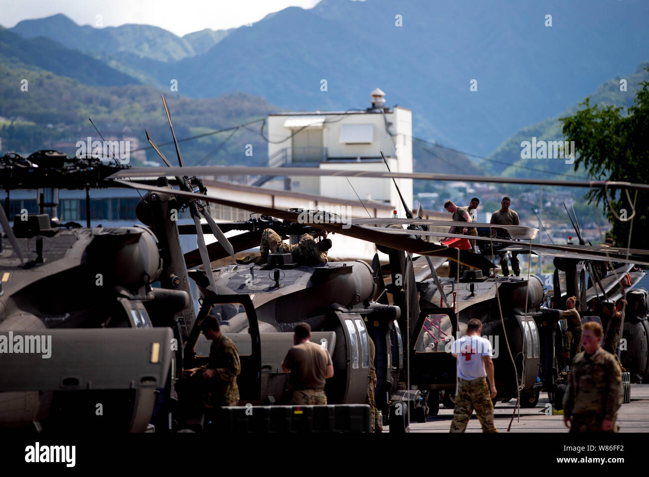PEARL HARBOR -- (August 6, 2019) Soldiers perform maintenance on a U.S ...