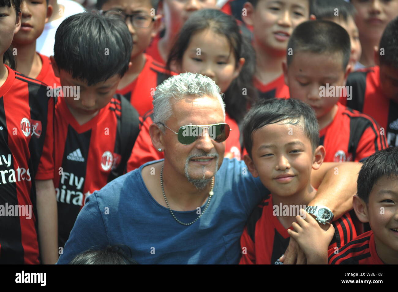 Roberto baggio ac milan hi-res stock photography and images - Alamy