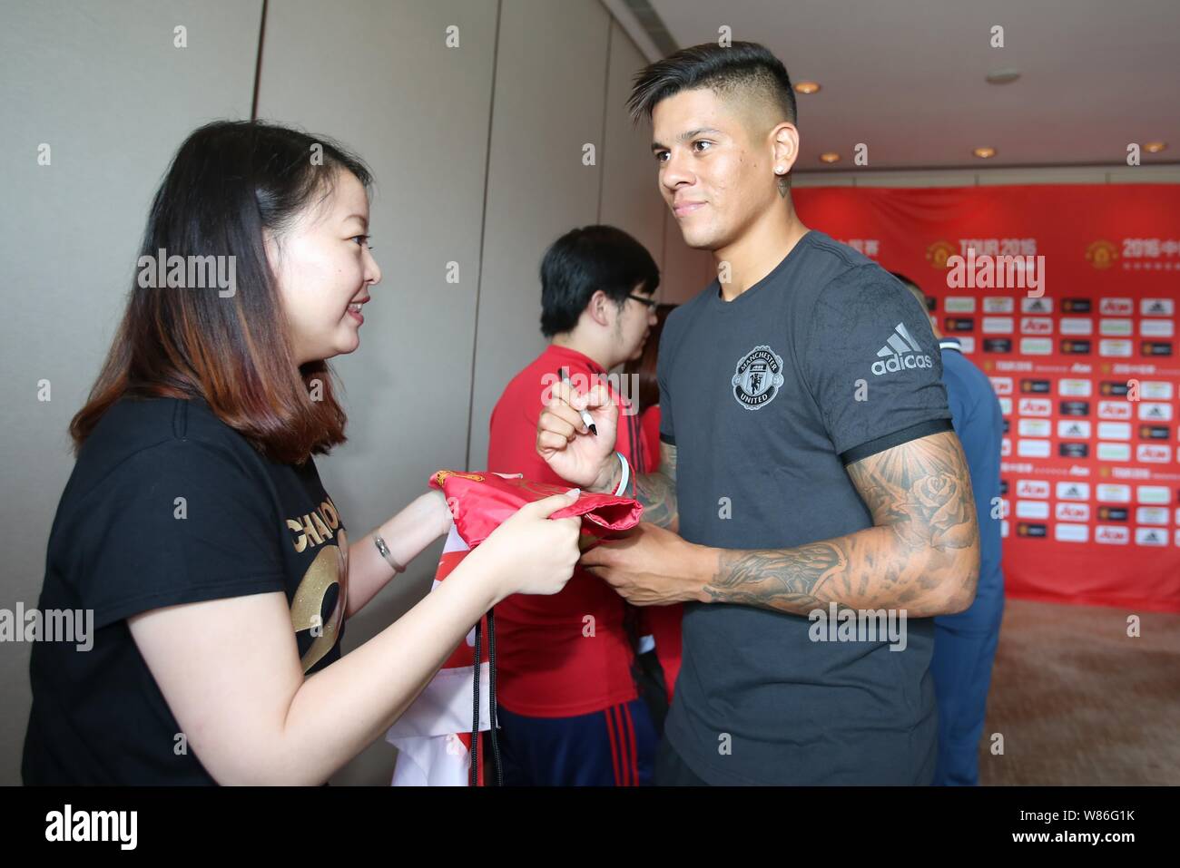 Marcos rojo manchester united 2016 hi-res stock photography and images ...