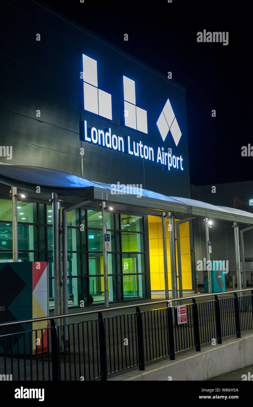 Luton airport security hi-res stock photography and images - Alamy