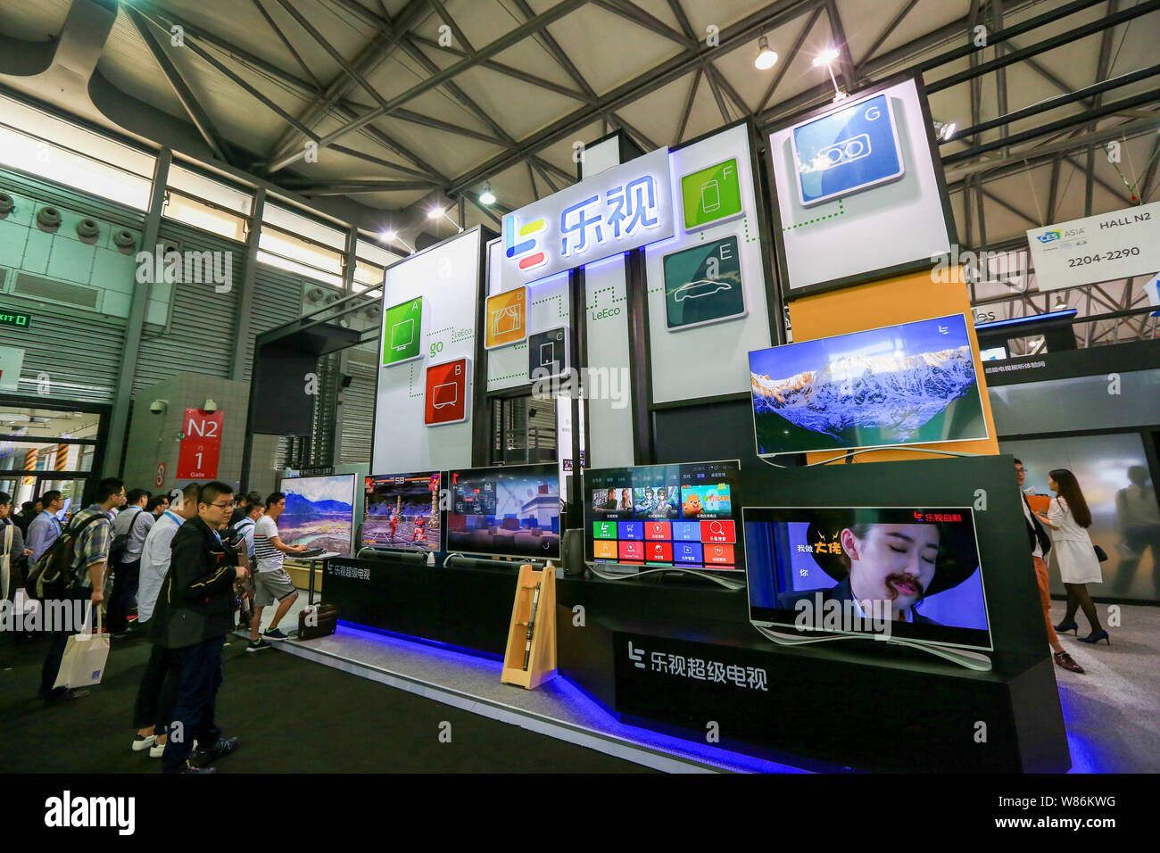 --FILE--People visit the stand of LeEco, formerly called Letv or Leshi ...