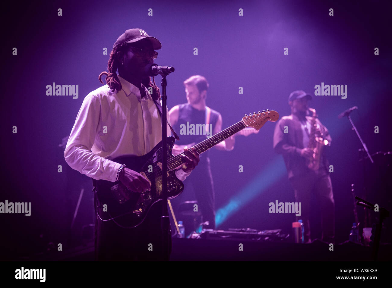 Blood orange singer hi-res stock photography and images - Alamy