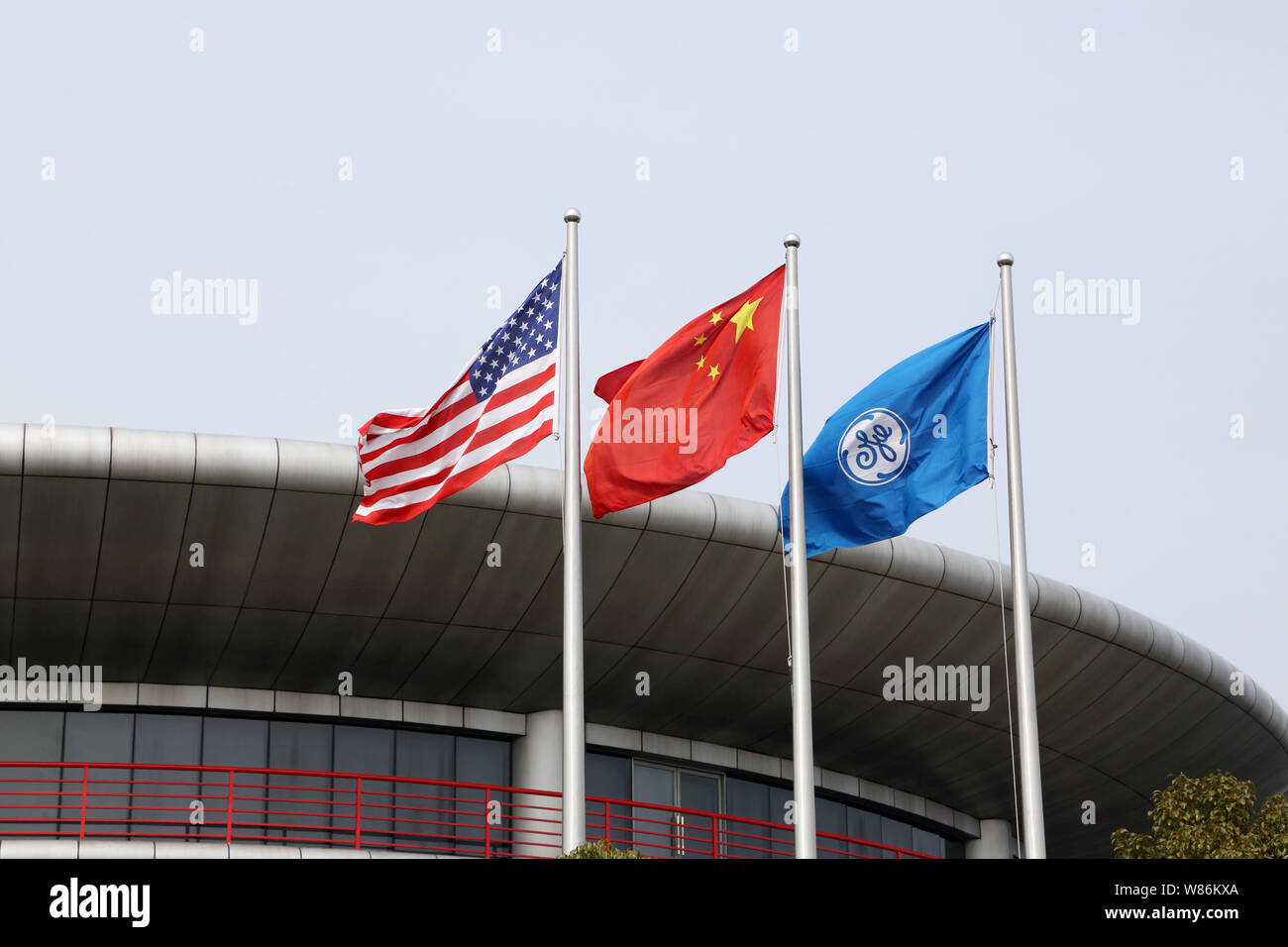 --FILE--Flags of the United States, China and General Electric flutter ...
