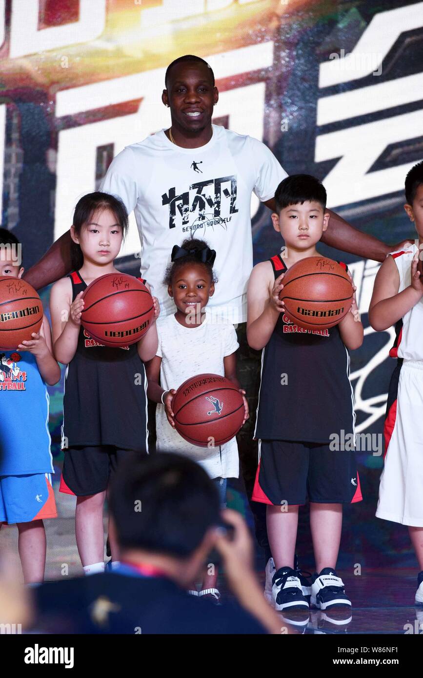 American basketball player Lester Hudson of Liaoning Flying Leopards ...