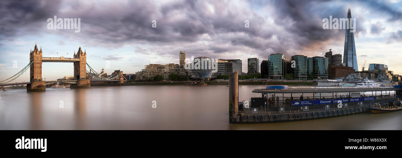 London Tower Bridge und the Shard Panorama mit dramatischen Himmel Stock Photo - Alamy