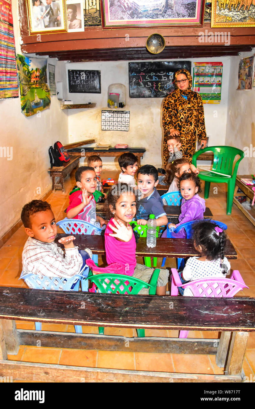 Islamic children in classroom hi-res stock photography and images - Alamy