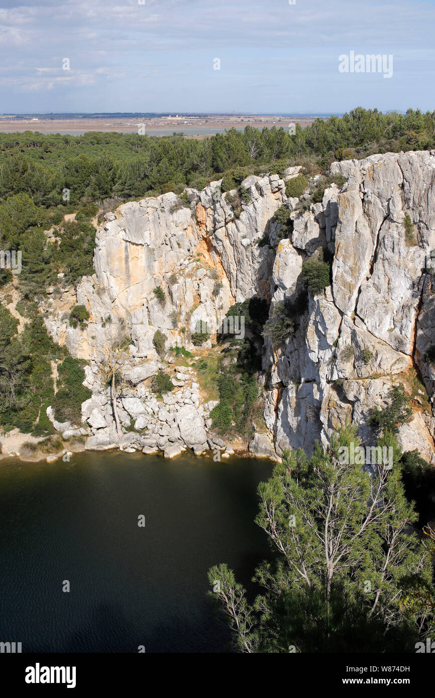 Clape massif hi-res stock photography and images - Alamy