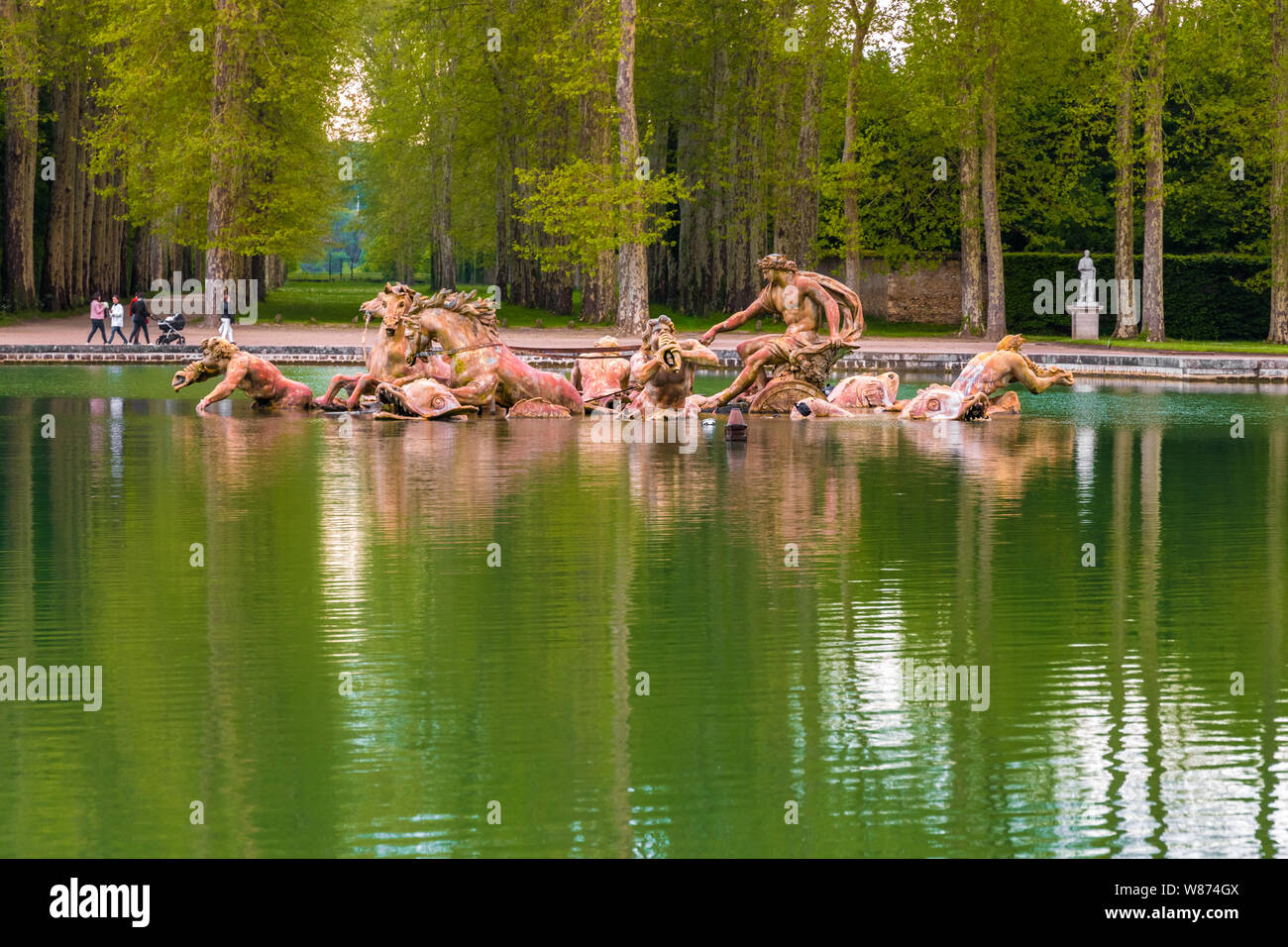 Nice side view of the Apollo Fountain (Bassin d'Apollon) in the Gardens ...