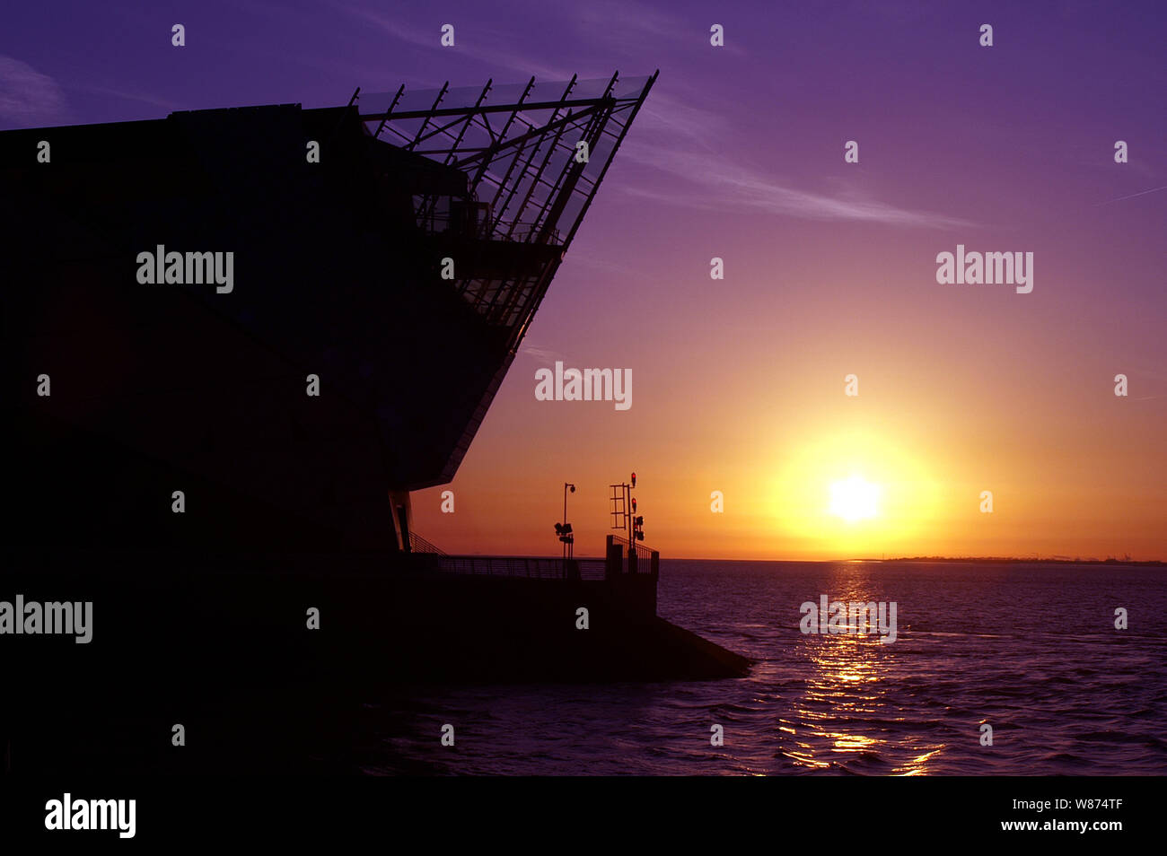 Humber bridge sunrise hi-res stock photography and images - Alamy