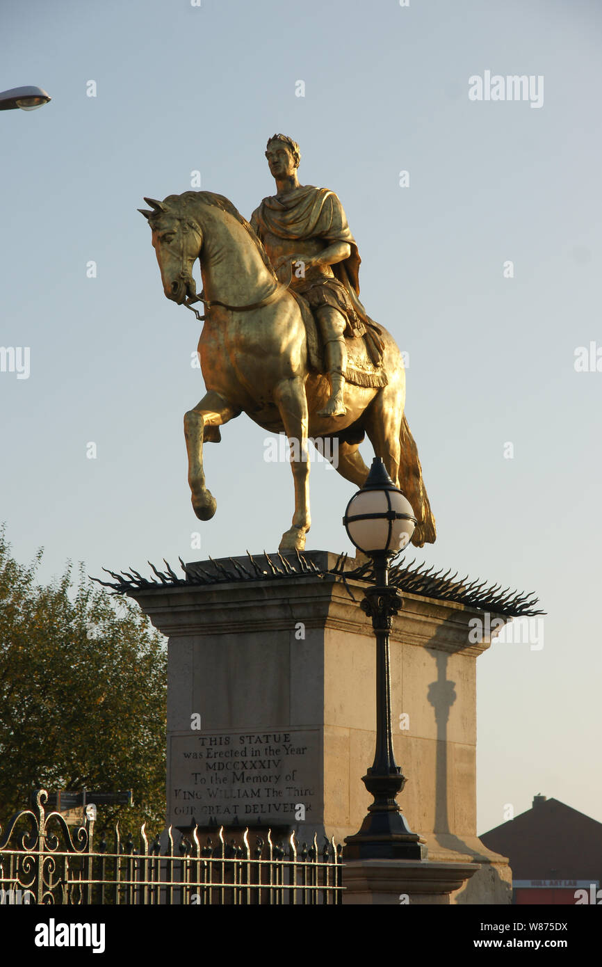 King billy statue hi-res stock photography and images - Alamy