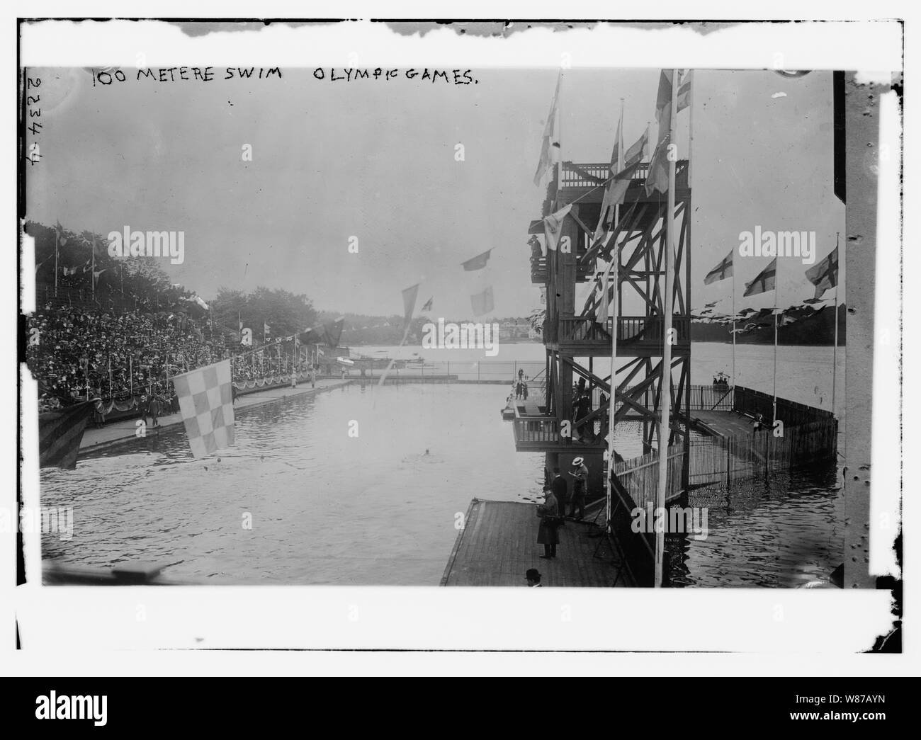 100 meter swim hi-res stock photography and images - Alamy