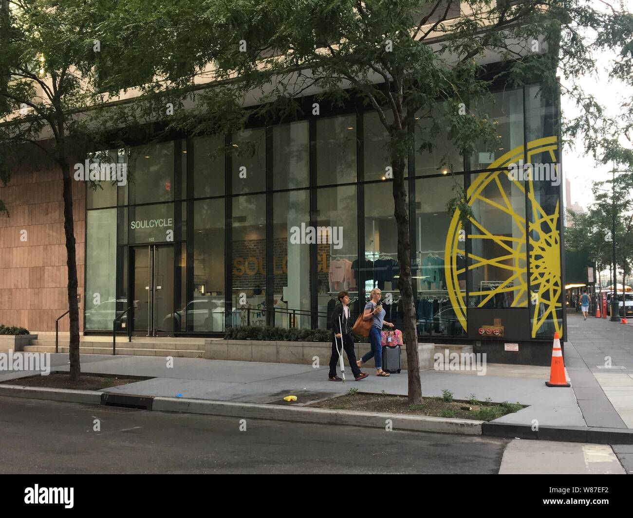 Equinox fitness hi-res stock photography and images - Alamy