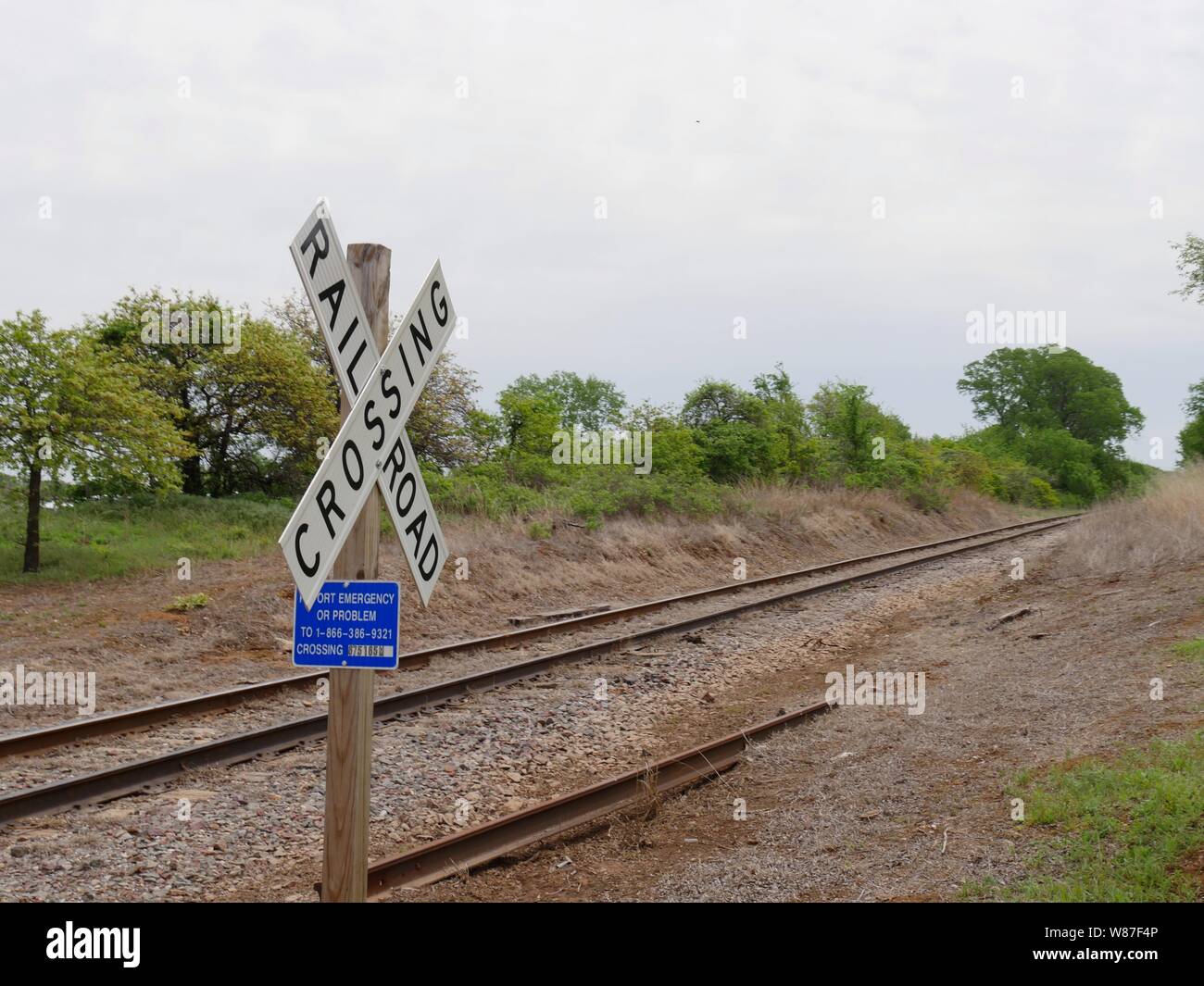 Side view of a crossing sign at a railroad Stock Photo - Alamy