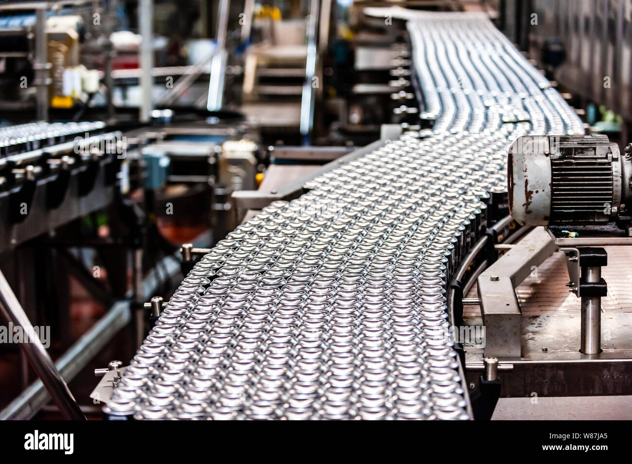 Rows of beer cans in a brewery canning plant Stock Photo - Alamy