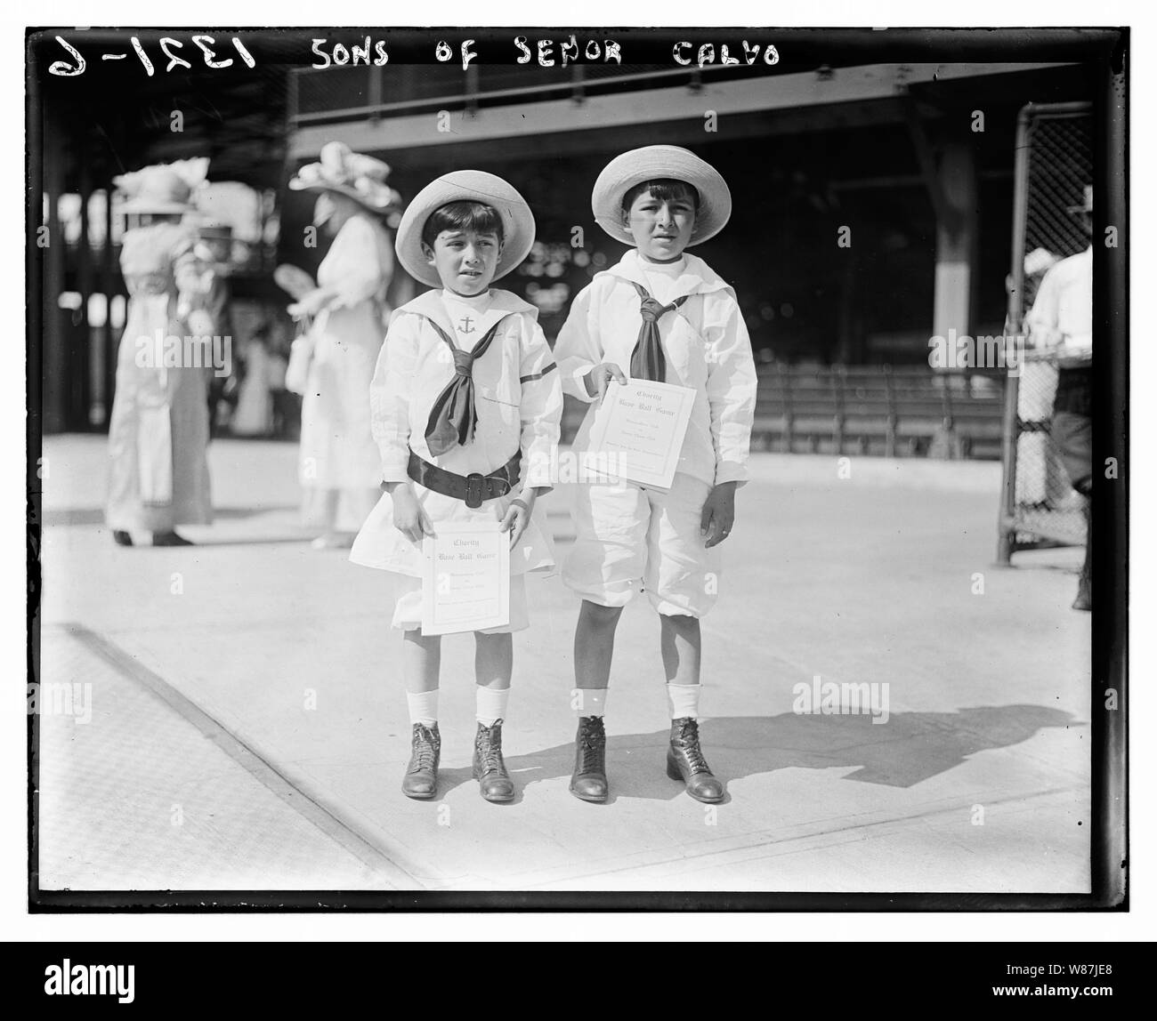 His 2 sons hi-res stock photography and images - Alamy