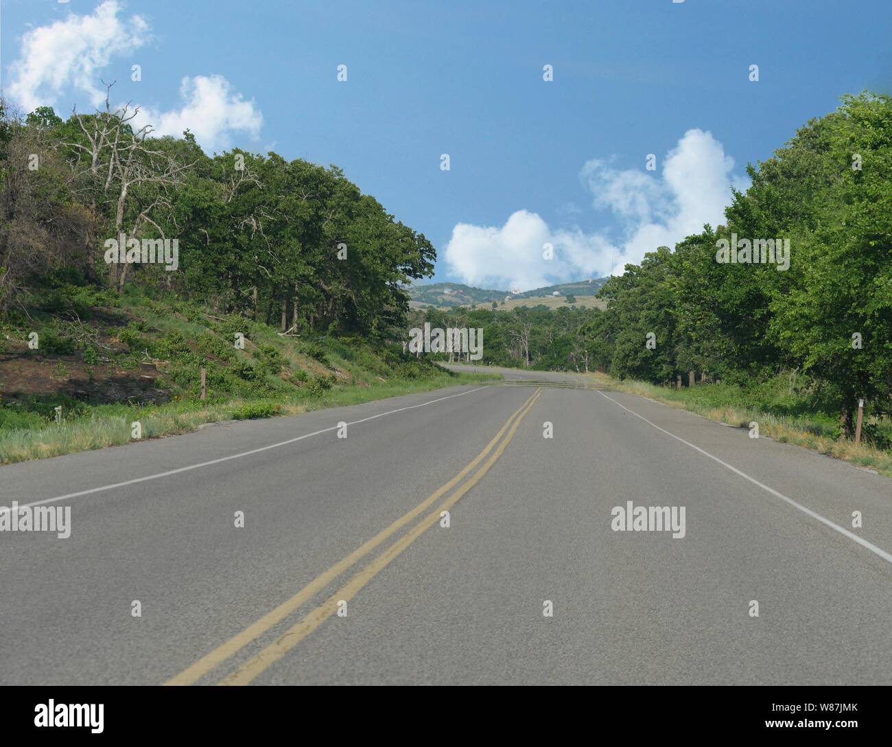 Road scenery around the Wichita Mountains in Oklahoma Stock Photo - Alamy