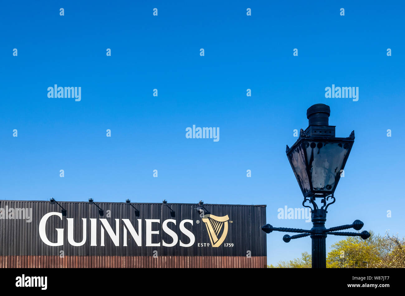 Guinness brewery logo hi-res stock photography and images - Alamy