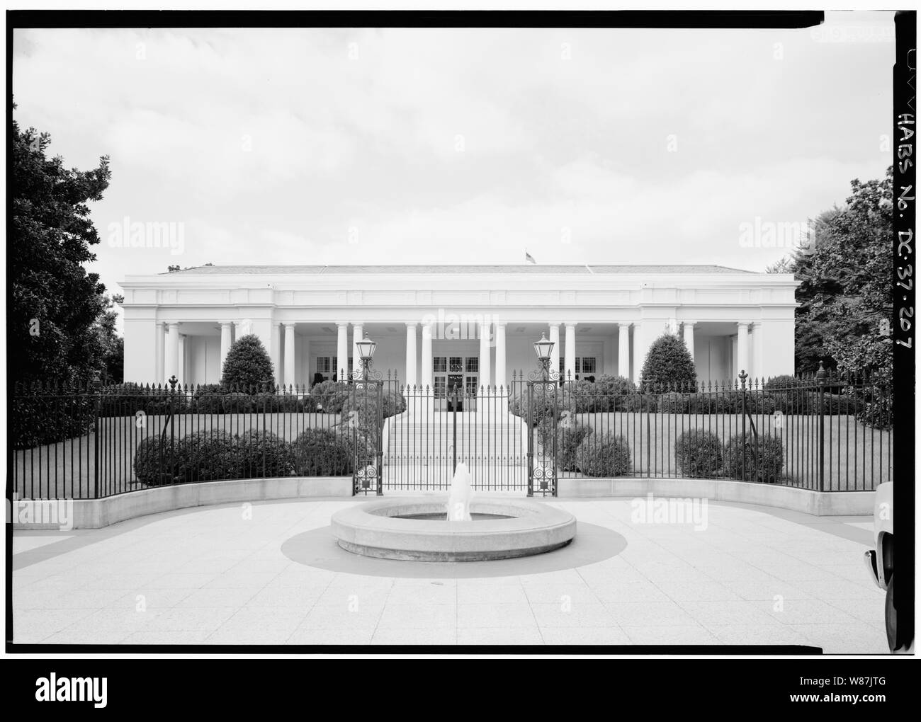 East wing white house Black and White Stock Photos & Images - Alamy