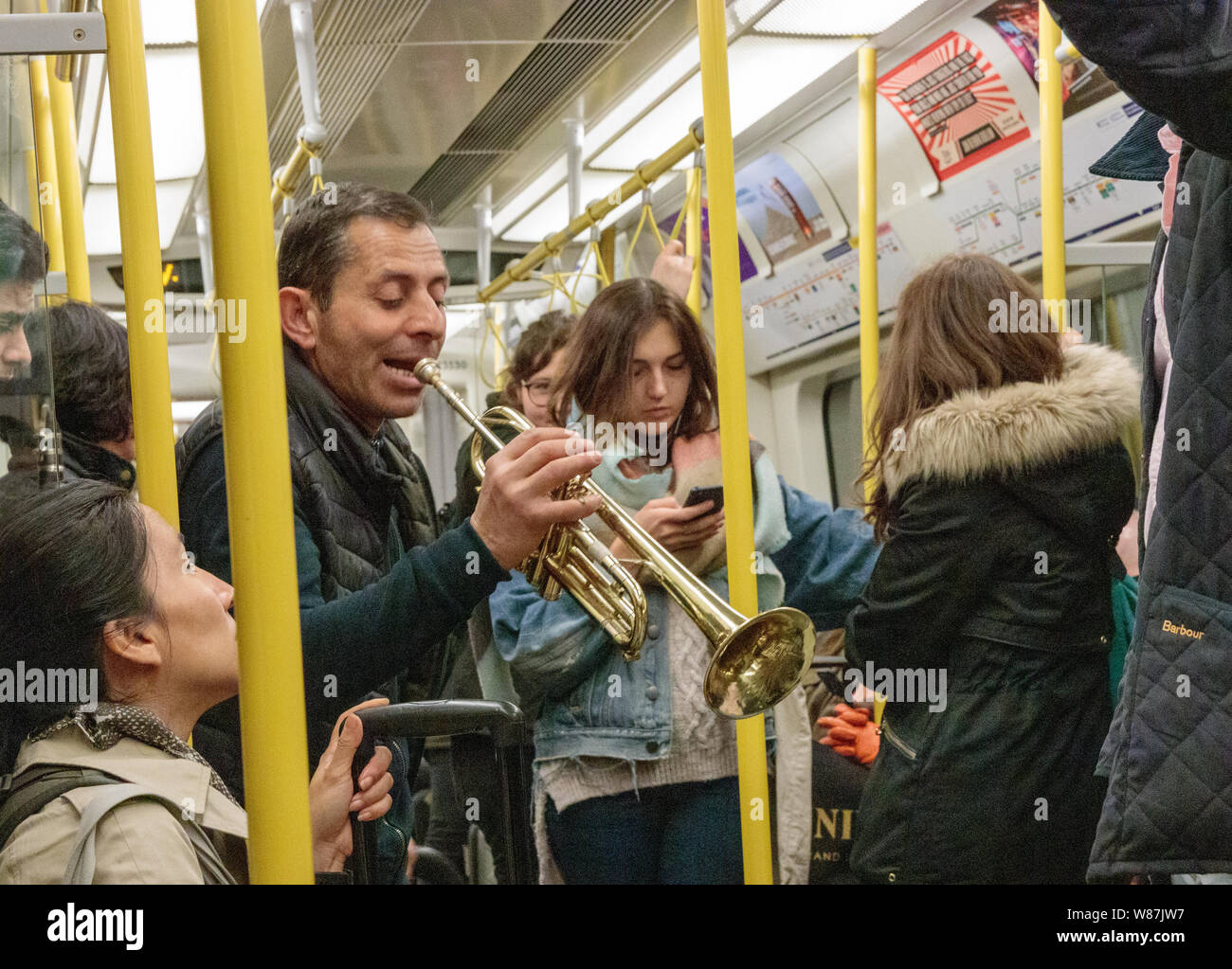 Busking london hi-res stock photography and images - Alamy