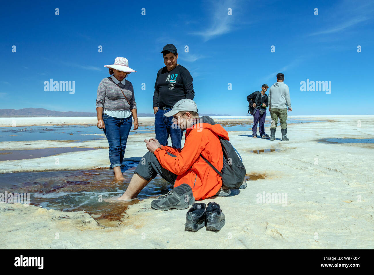 Uyuni salt flat, Uyuni, Bolivia : Tourists walk in white salar and ...