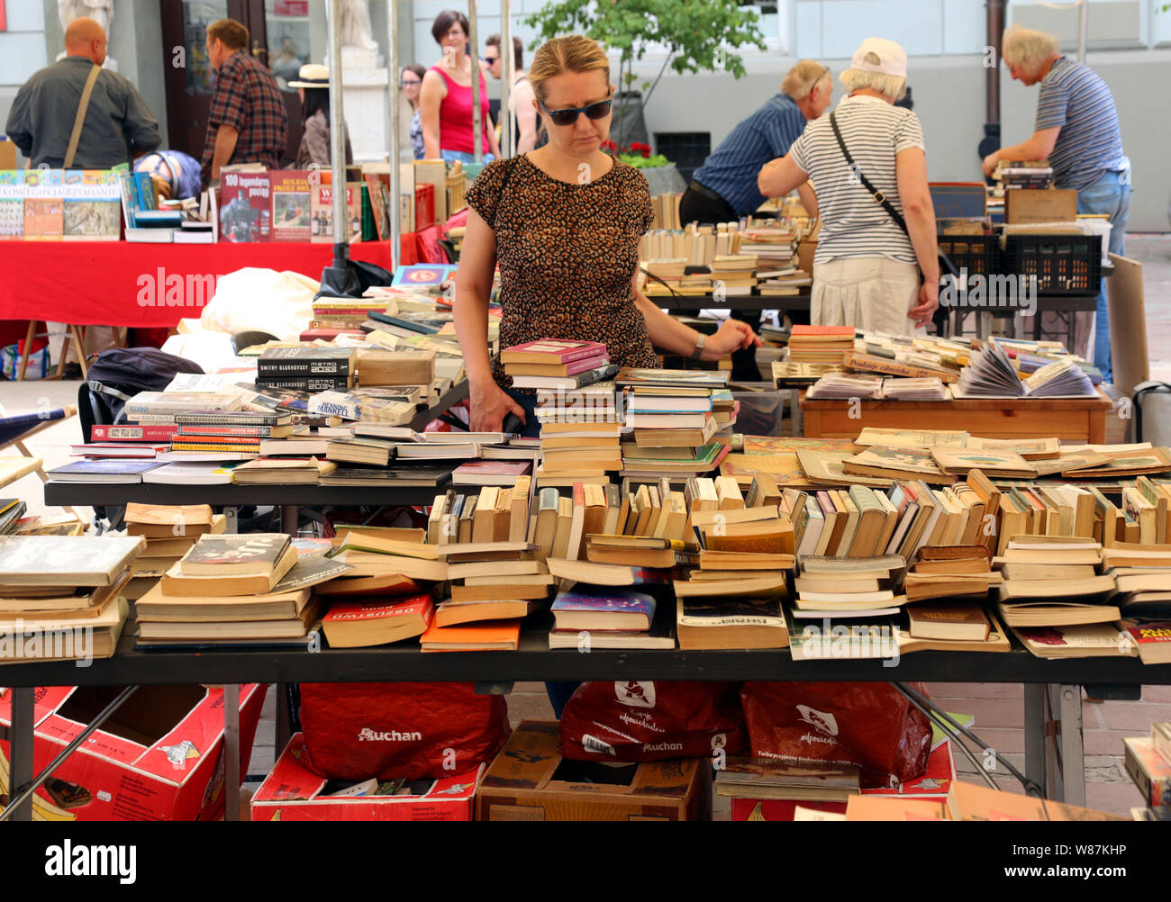Open air bookstore hi-res stock photography and images - Alamy