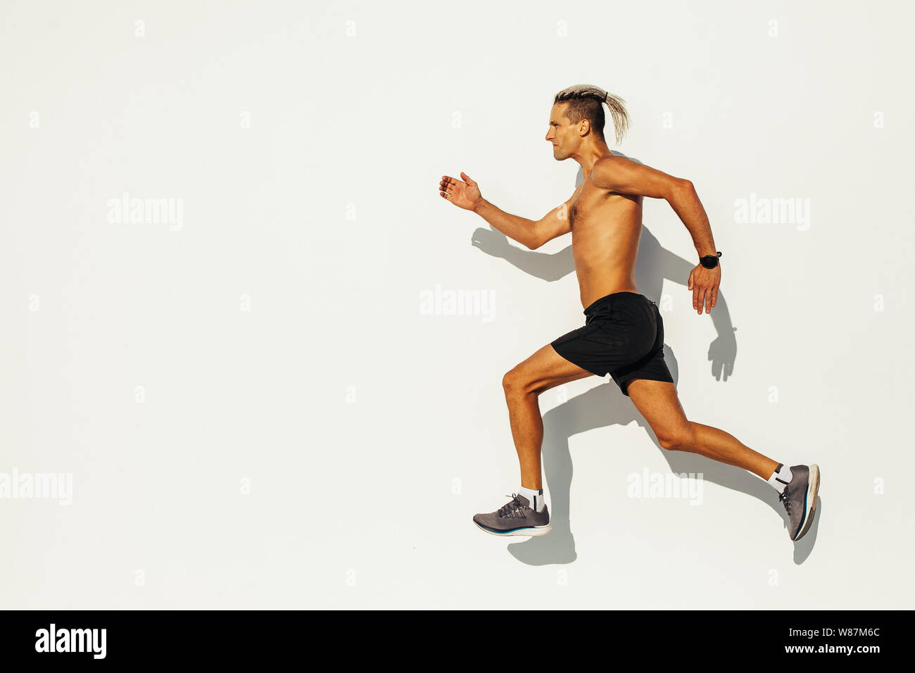 Athlete sprinter sport man athletic hi-res stock photography and images ...