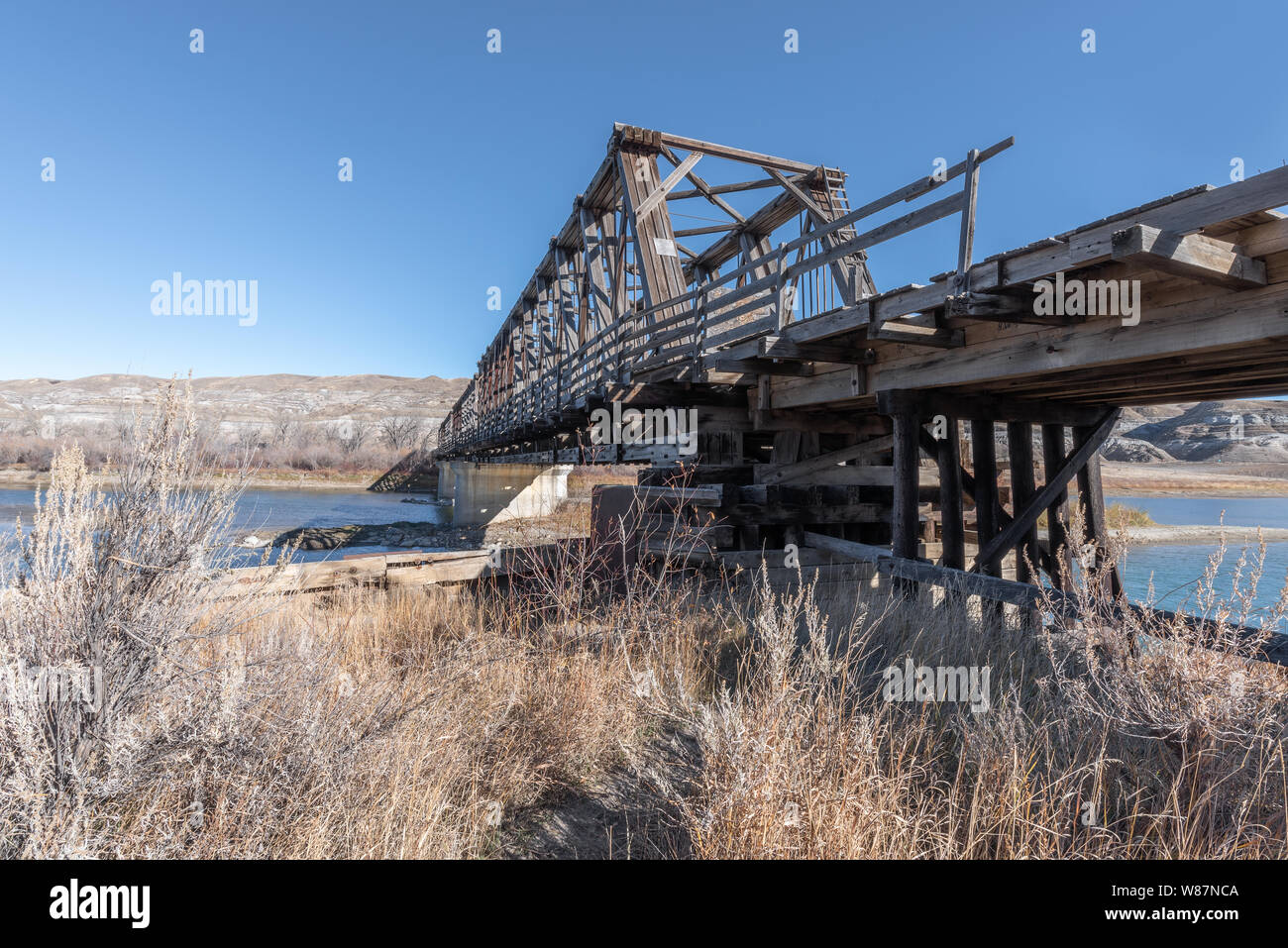 Abandoned old wooden railway bridge hi-res stock photography and images ...