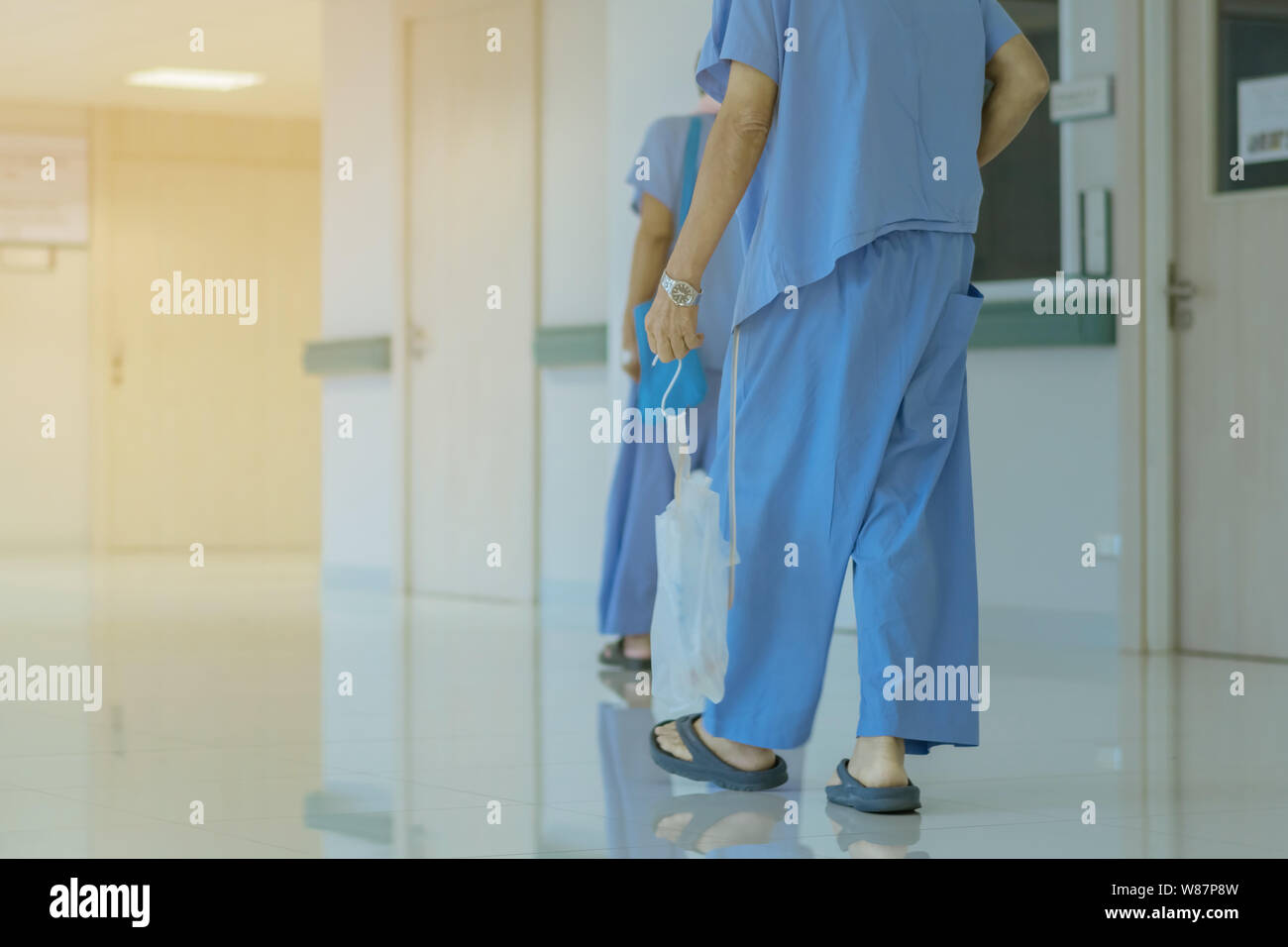 Male urinary tract patients walking for exercise and rest in the ...