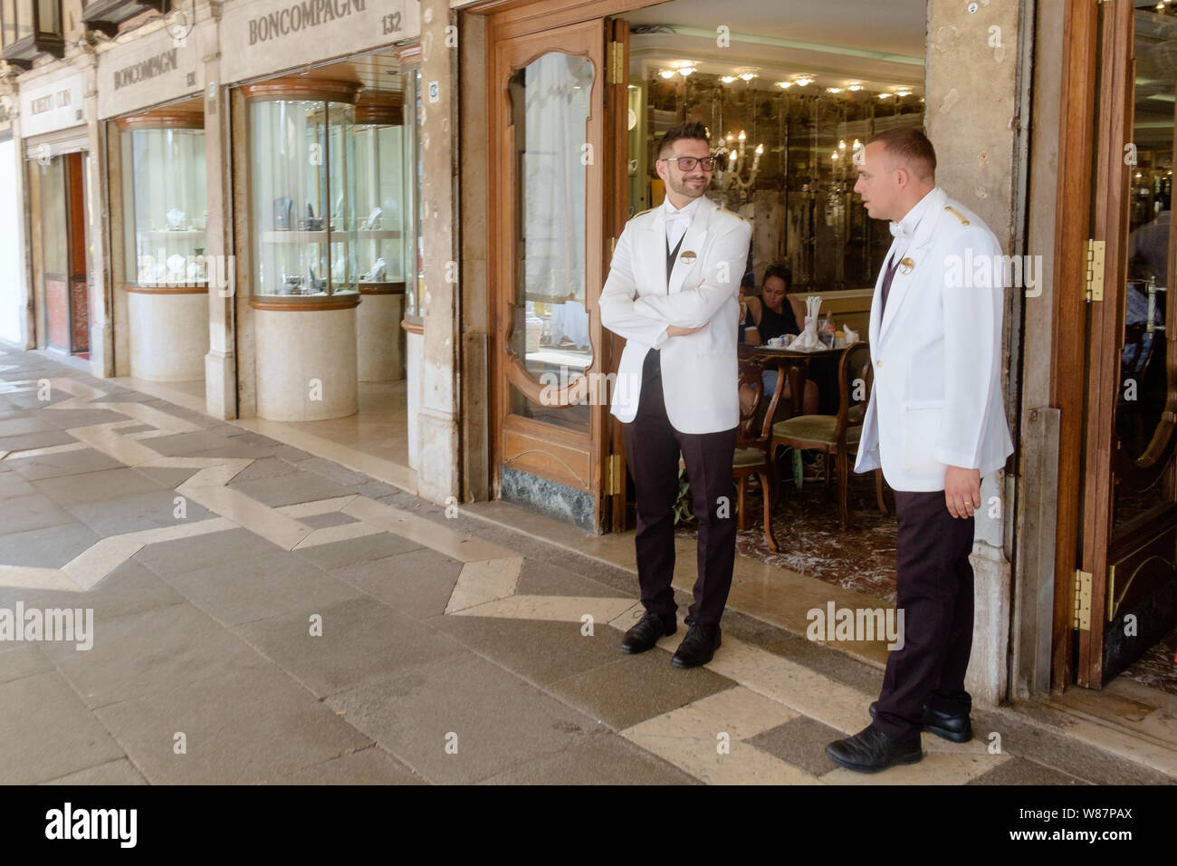 Italian waiters hi-res stock photography and images - Alamy