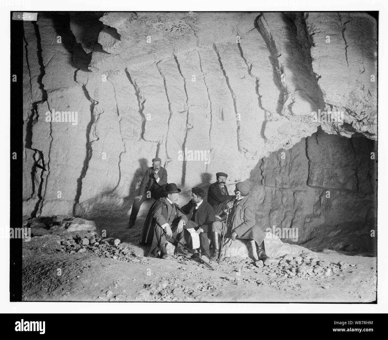 Seated workers hi-res stock photography and images - Alamy