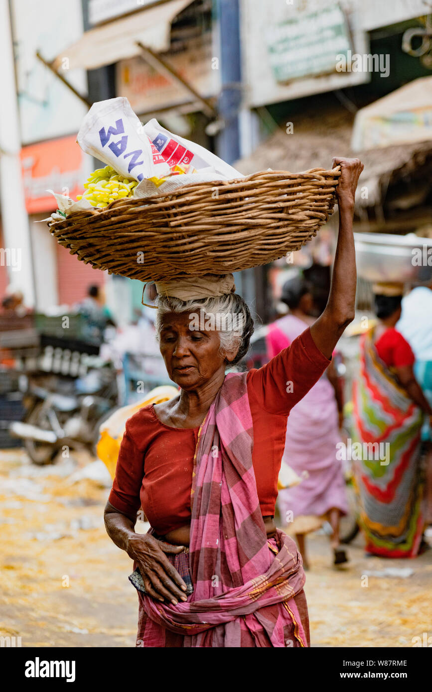 Indian women carry goods hi-res stock photography and images - Alamy
