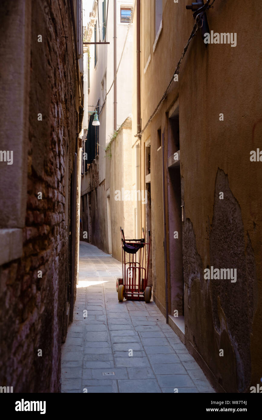 Street view, Venice Italy, Summer 2019 Stock Photo - Alamy