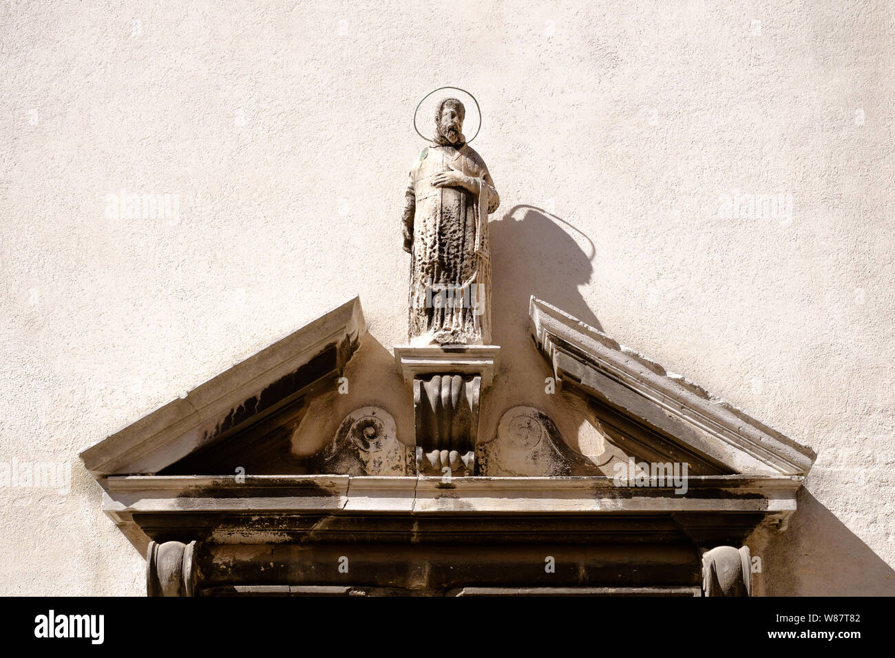 Catholic religious statues on street buildings, Venice, Italy Stock ...