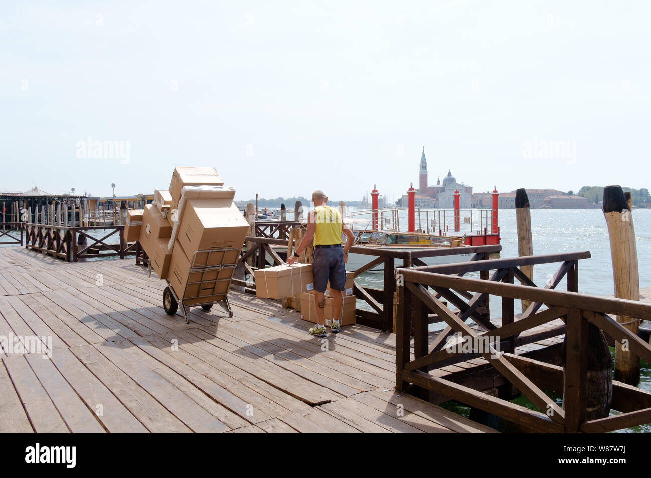 Dhl venezia hi-res stock photography and images - Alamy