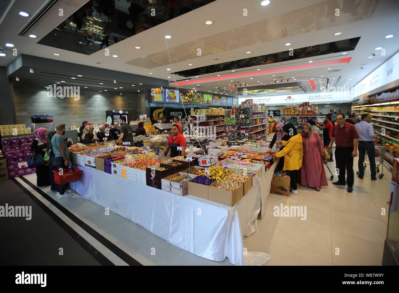 Gaza City, The Gaza Strip, Palestine. 8th Aug, 2019. Chocolates store ...