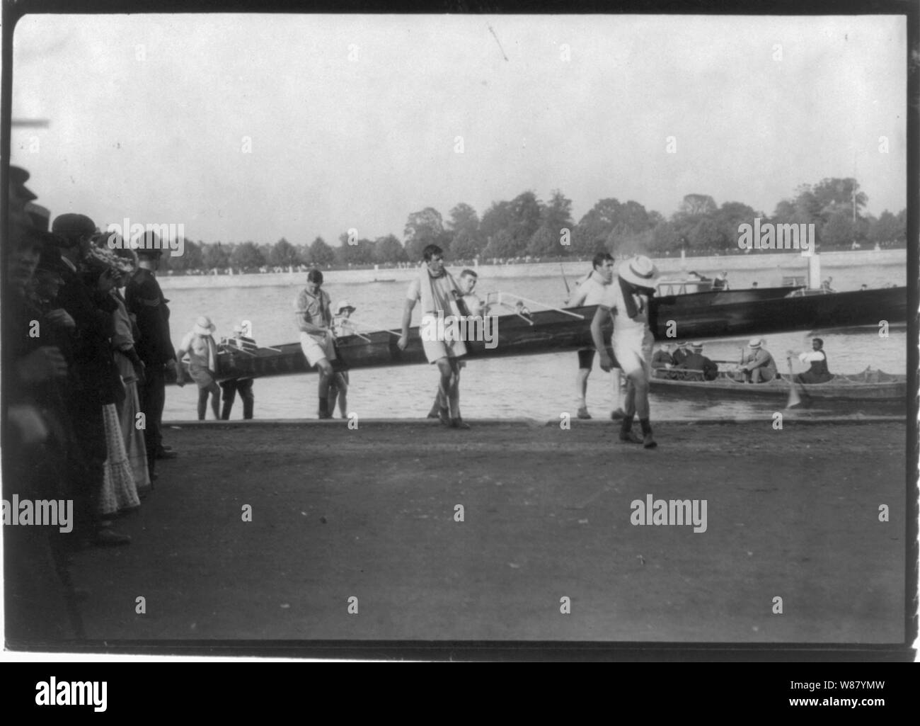 8-oar shell race between Harvard and Cambridge. Cambridge, Mass. 1906 ...