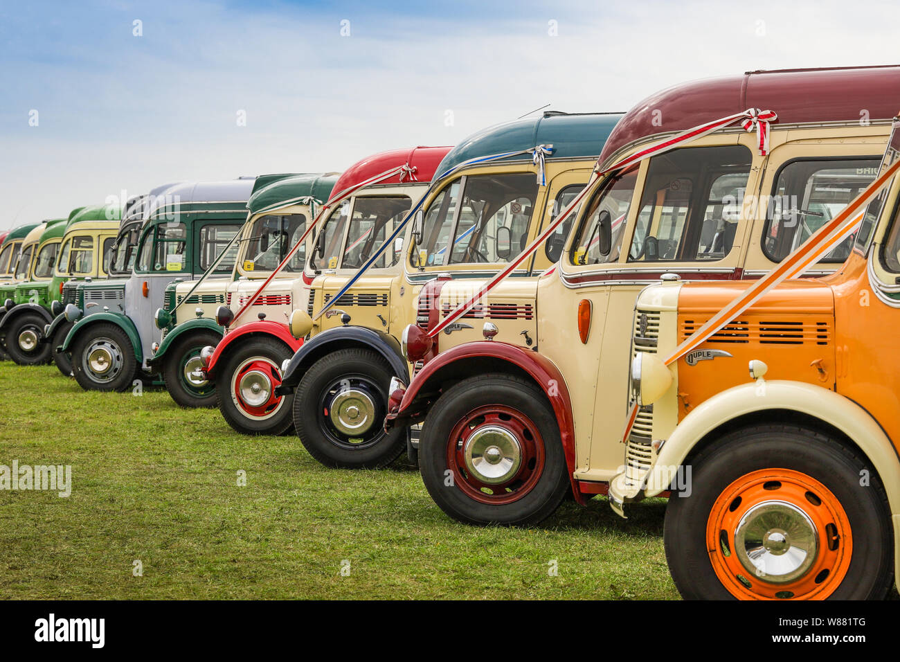 1950s bus vintage bus vintage buses hi-res stock photography and images ...