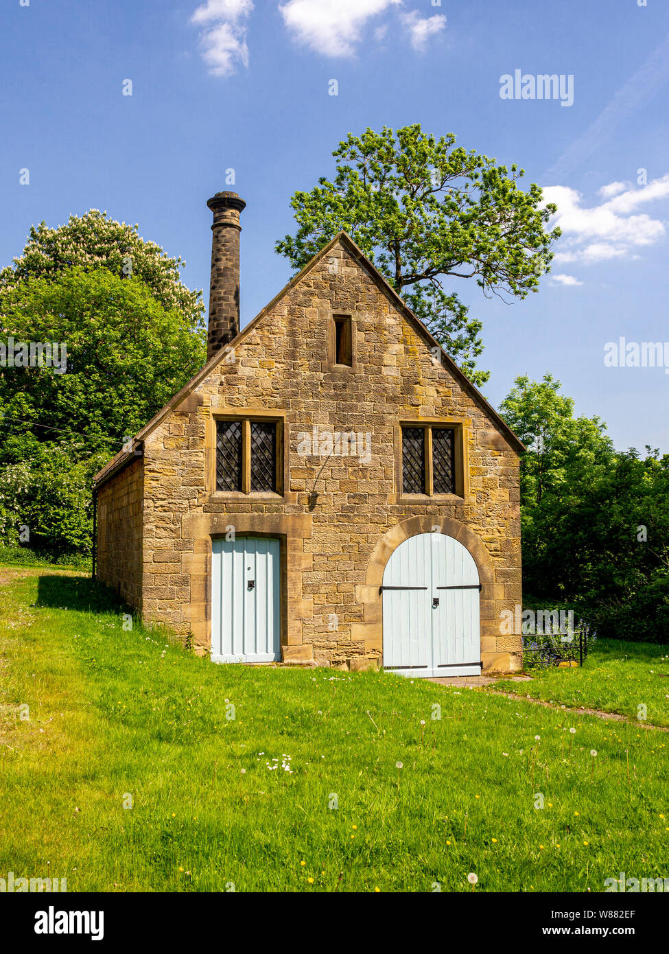 Stone centre building at hardwick hall hi-res stock photography and ...
