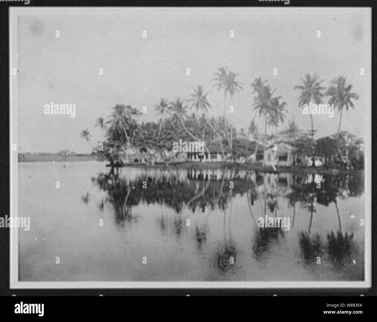 A bungalow by the lake - Colombo Stock Photo - Alamy