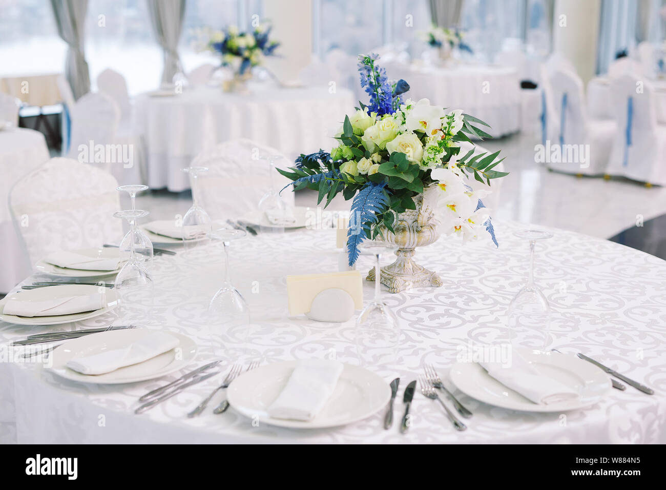 Table set for wedding or another catered event dinner Stock Photo - Alamy