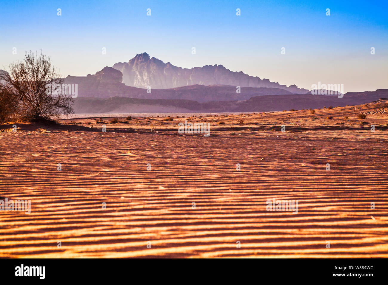 The dramatic mountainous landscape of the Jordanian desert at Wadi Rum ...