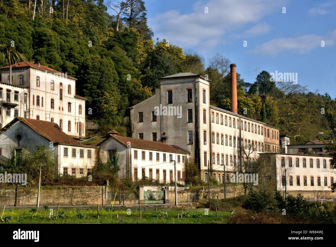 Factory house portugal hi-res stock photography and images - Alamy