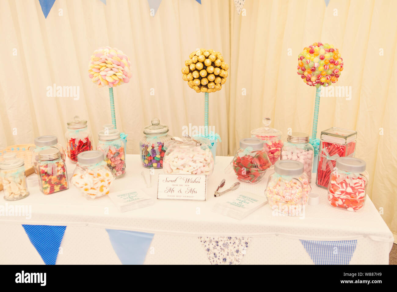 Jars sweets table hi-res stock photography and images - Alamy
