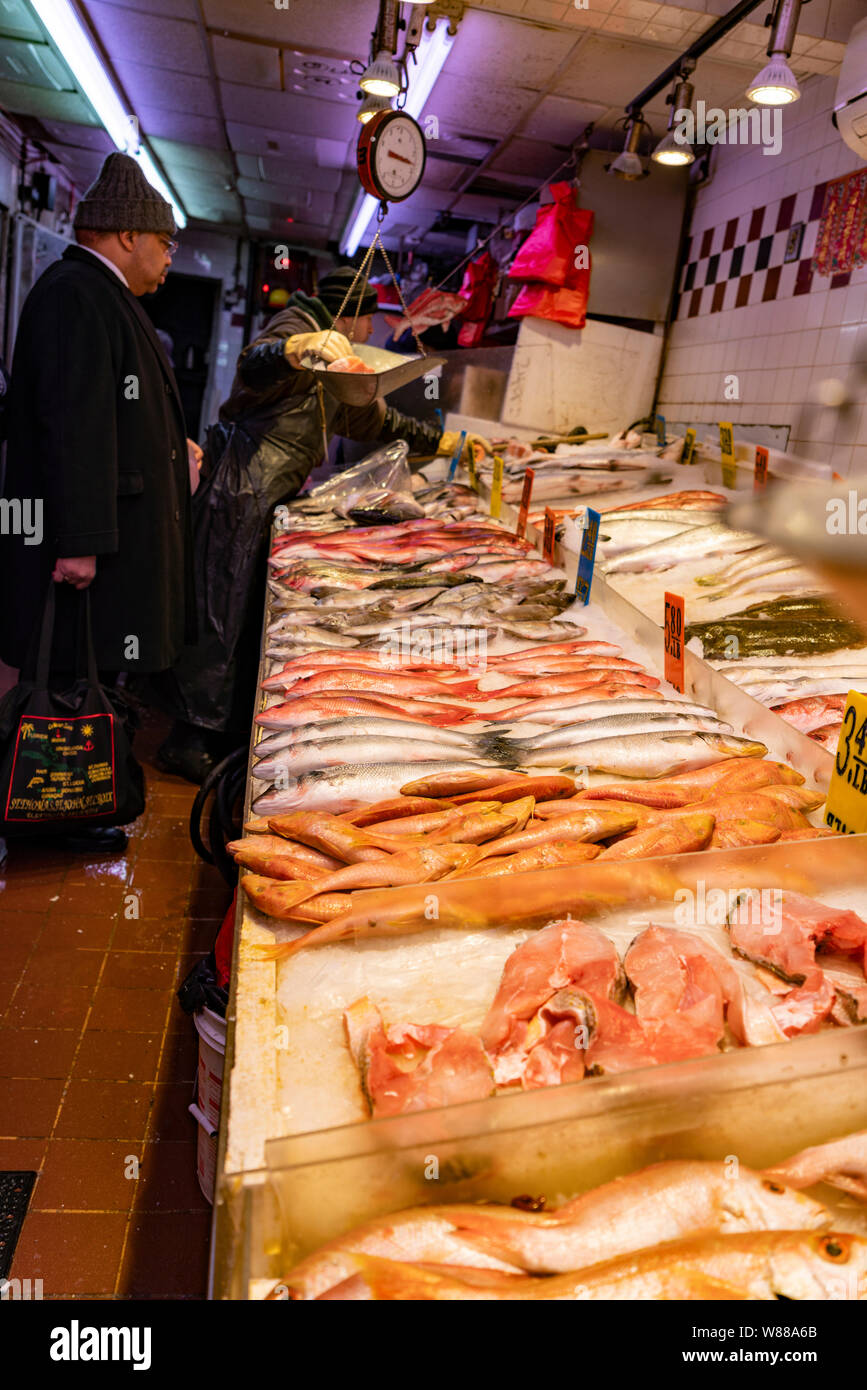Man buys fish hi-res stock photography and images - Alamy