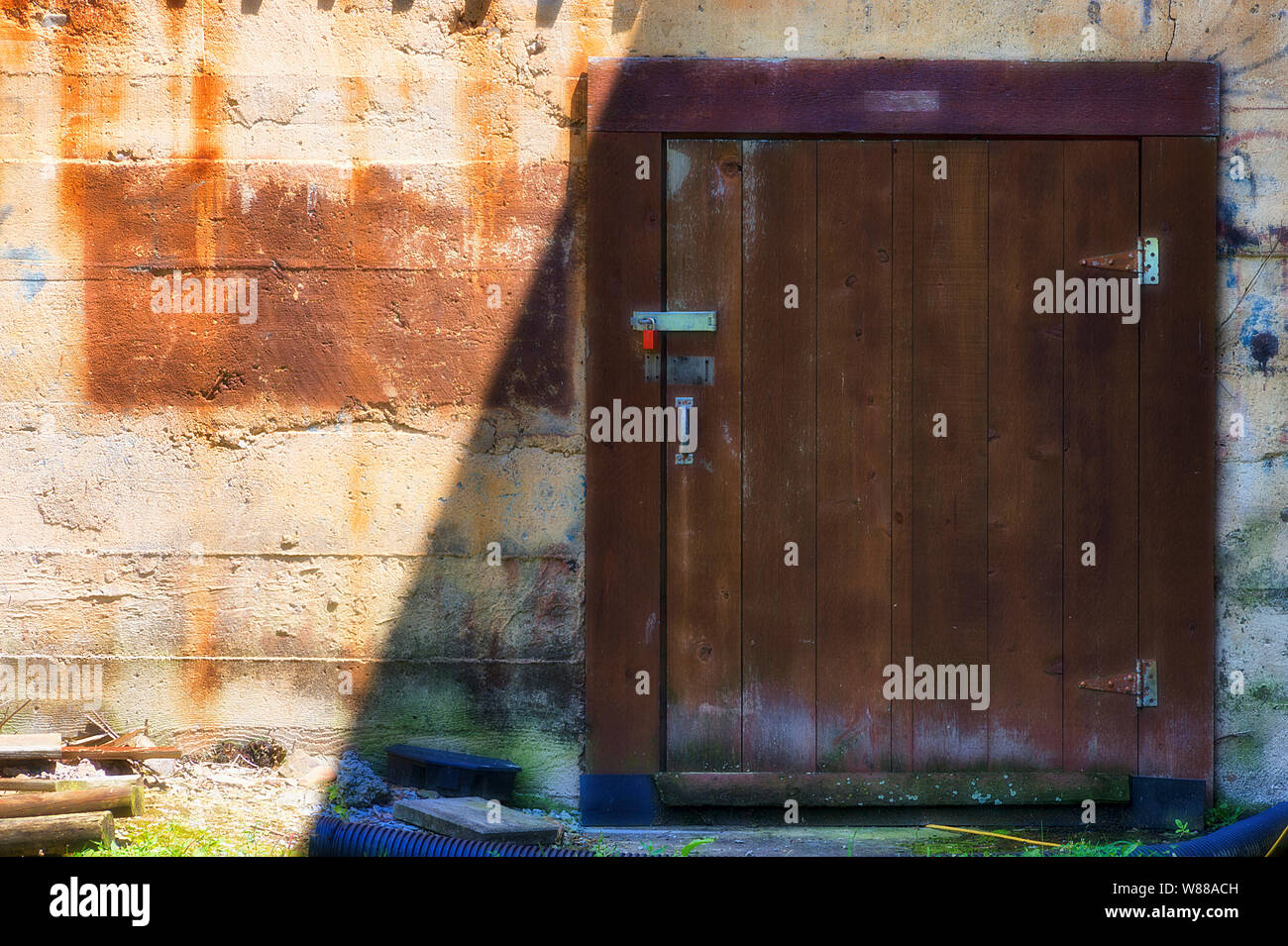 Old mill door hi-res stock photography and images - Alamy